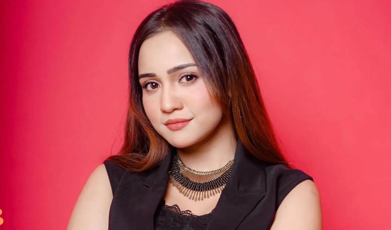 Ashi Singh Breaks Silence on Offscreen Rumors with Shagun Pandey and ...