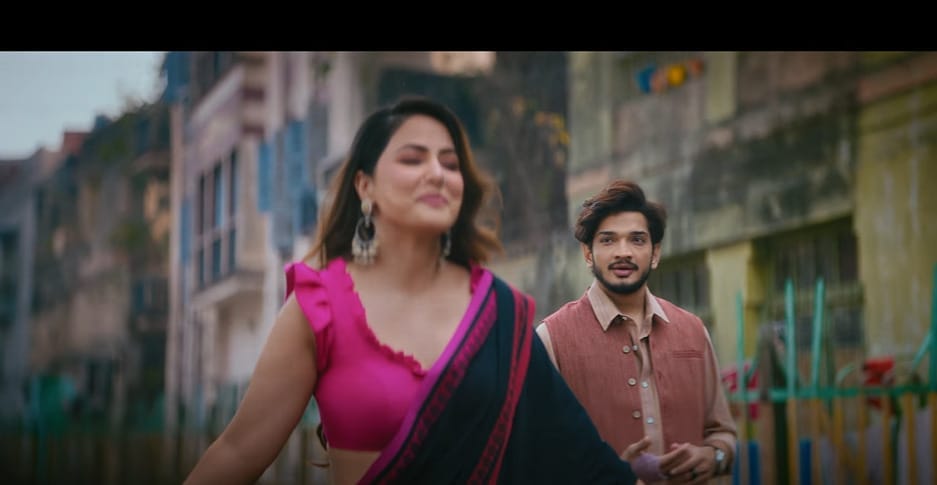 Munawar Faruqui and Hina Khan are hot choices for the 'Halki Halki Si' song. - JustShowBiz