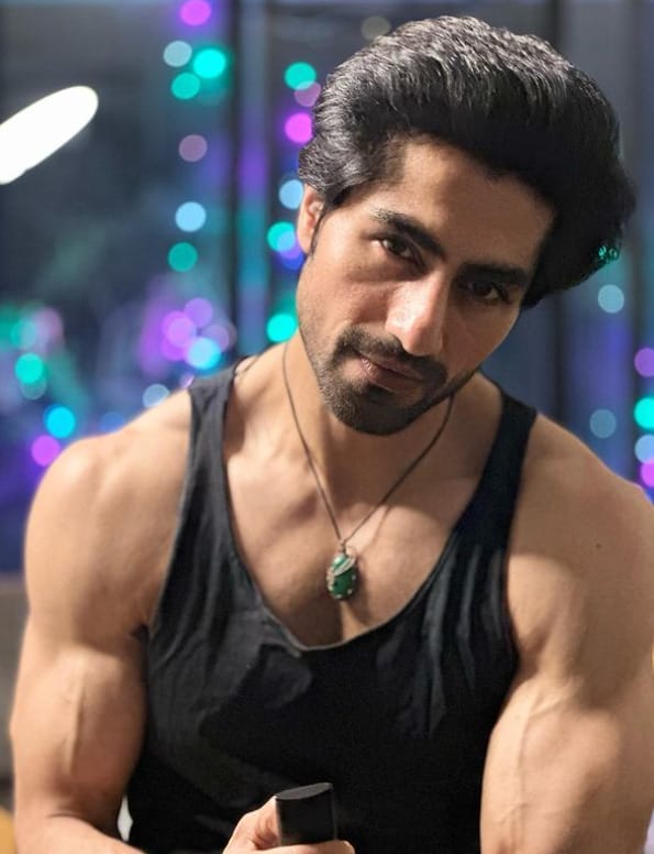 Let's drool on Harshad Chopda's muscular body again. - JustShowBiz