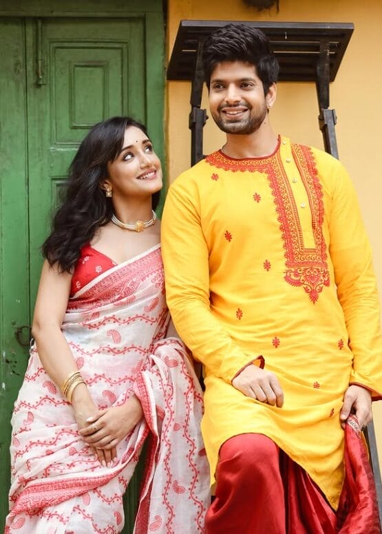 You can’t miss Rachi Sharma and Hitesh Bharadwaj’s Bengali look for ...